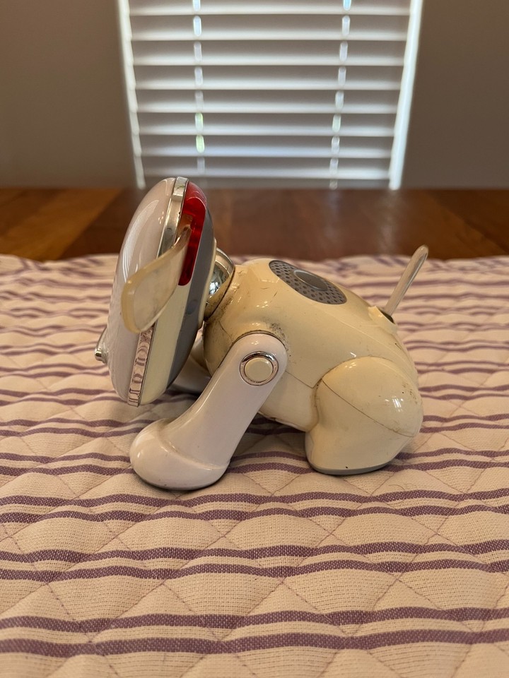 Hasbro iDog Amp'd White 2007 Electronic Stereo Speaker Toy - (Not ...