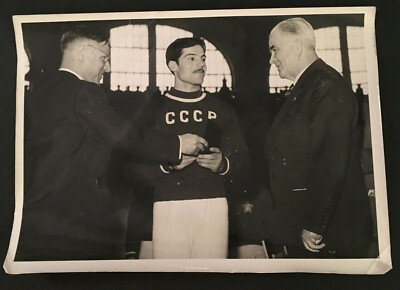 Vintage Photo CCCP Soviet Union Athlete Getting Award from Russian ...