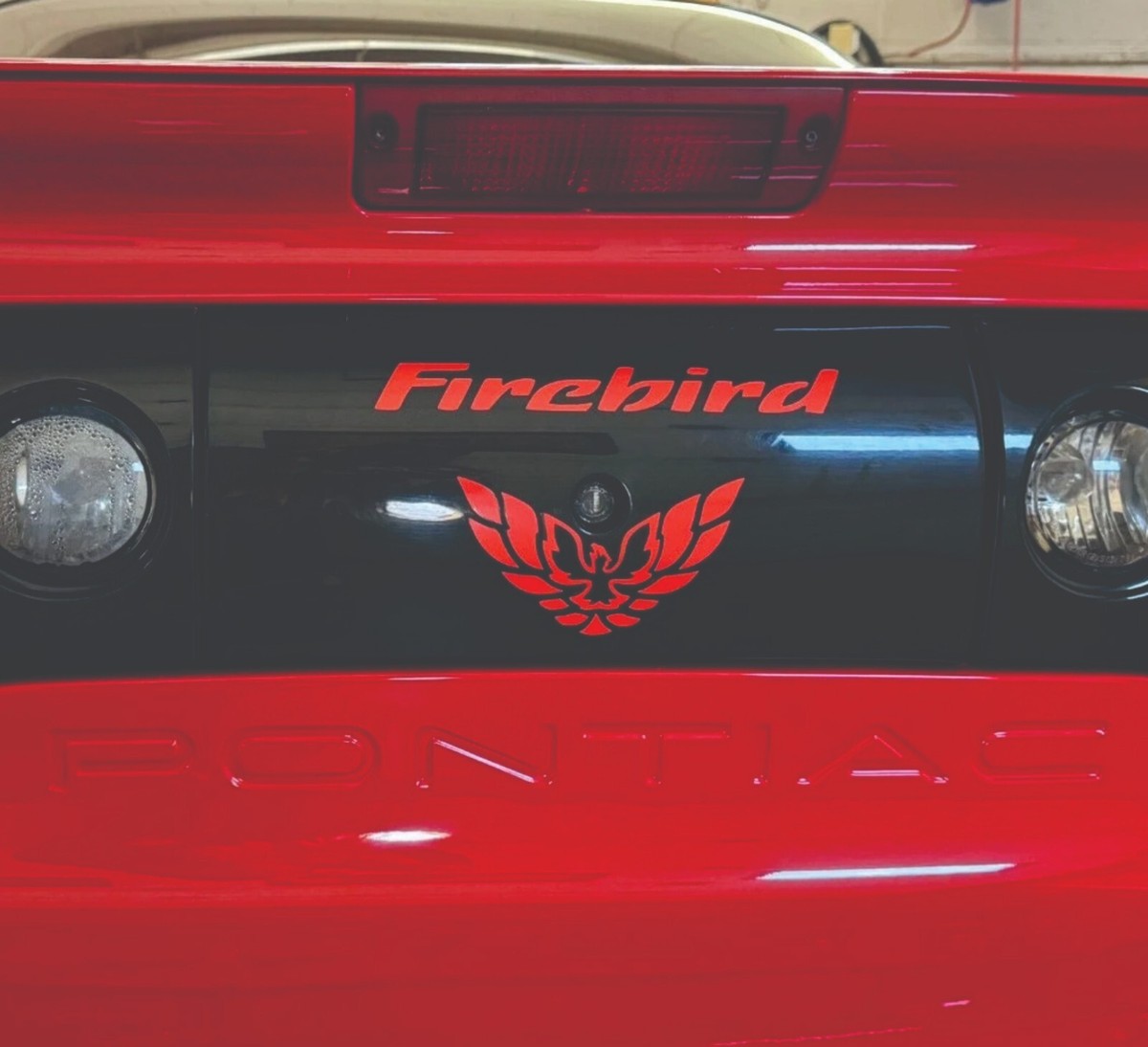 Logotipo Del Pontiac Firebird En Color Rojo