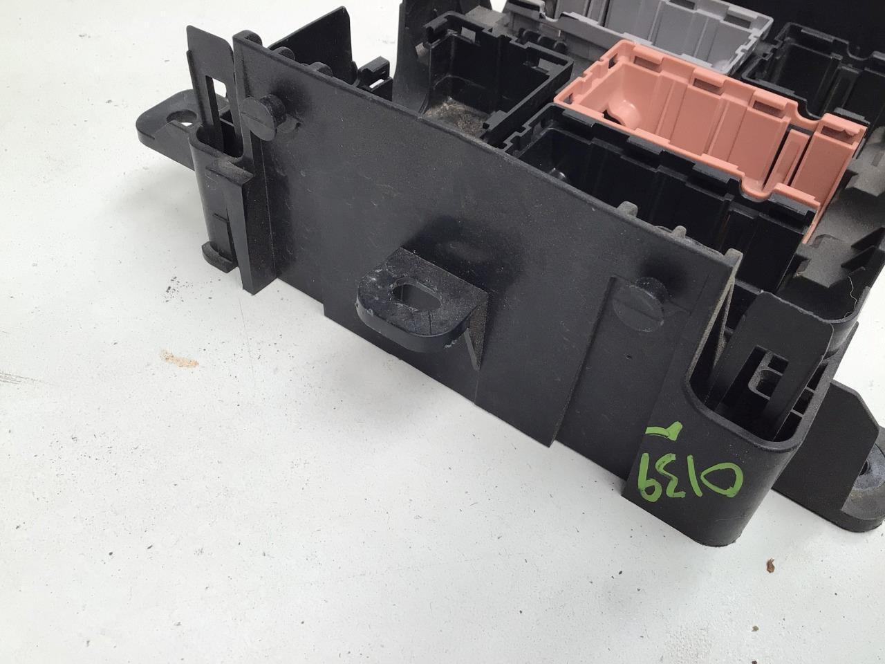 VF WN Commodore Statesman SSV SV6 SS Calais engine bay fuse box base ...