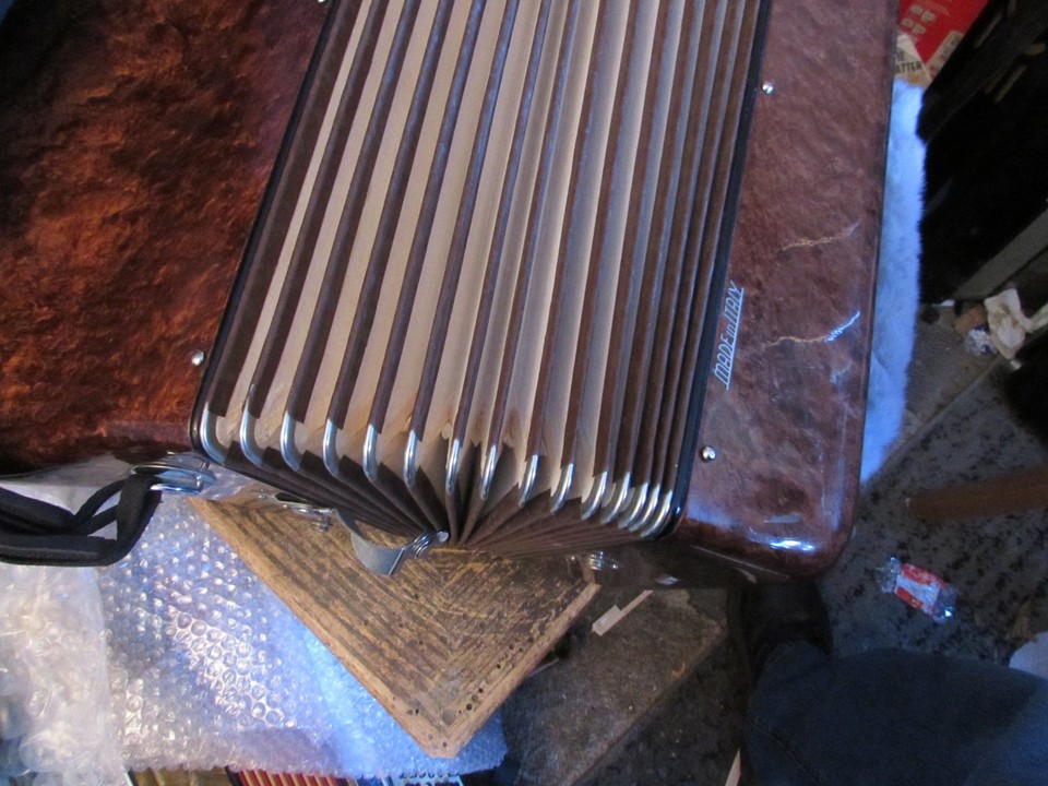 Accordion Villani, 120 bass,17" KB,.2/4 reeds,LM,good condition | eBay