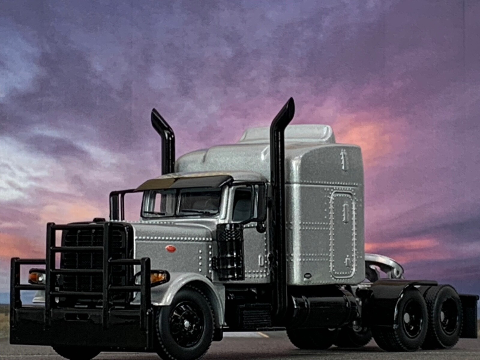 1/64 DCP SILVER PETERBILT 389 63" MID ROOF SLEEPER W/ WHALE TAIL | eBay