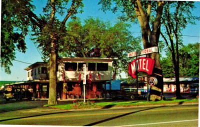 Postcard-Calais, Maine-International Motel-Color TV sign and old cars ...