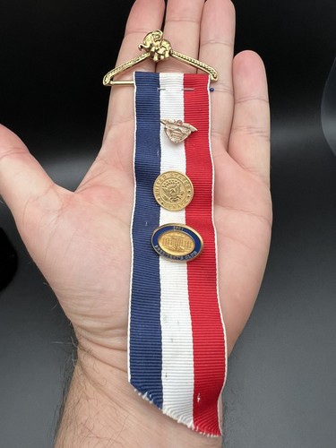 2001 REPUBLICAN SENATOR RIBBON WITH 3 PINS SENATE PRESIDENTS CLUB ...