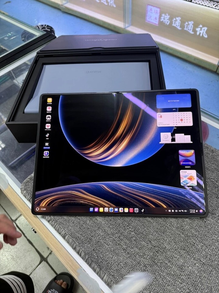 Huawei MateBook Fold Ultimate Design Three folds 32GB+2TB OLED 2472 x ...