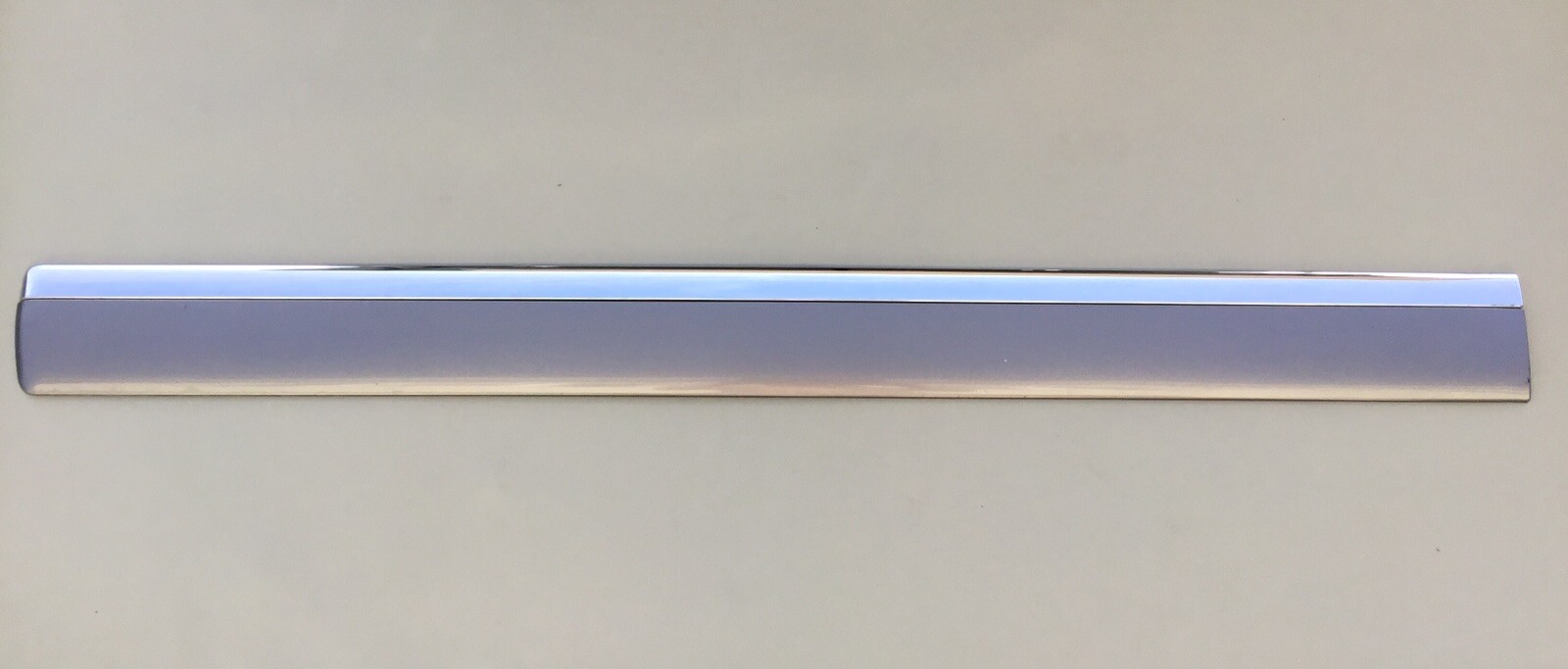 09-14 Suburban Avalanche LTZ Front Driver Door Exterior Trim Molding PC ...