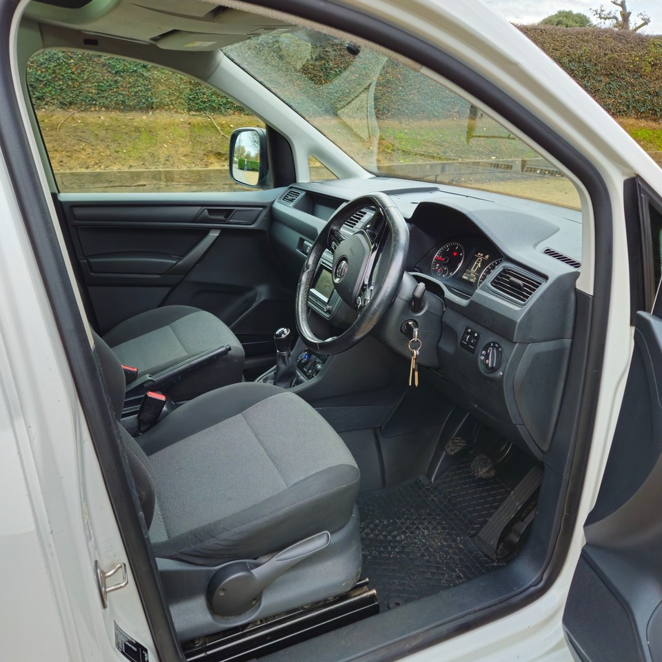 2018 Volkswagen Caddy LWB Maxi K9 Security Dog Unit Van Tailgate 6SPD Manual | eBay UK