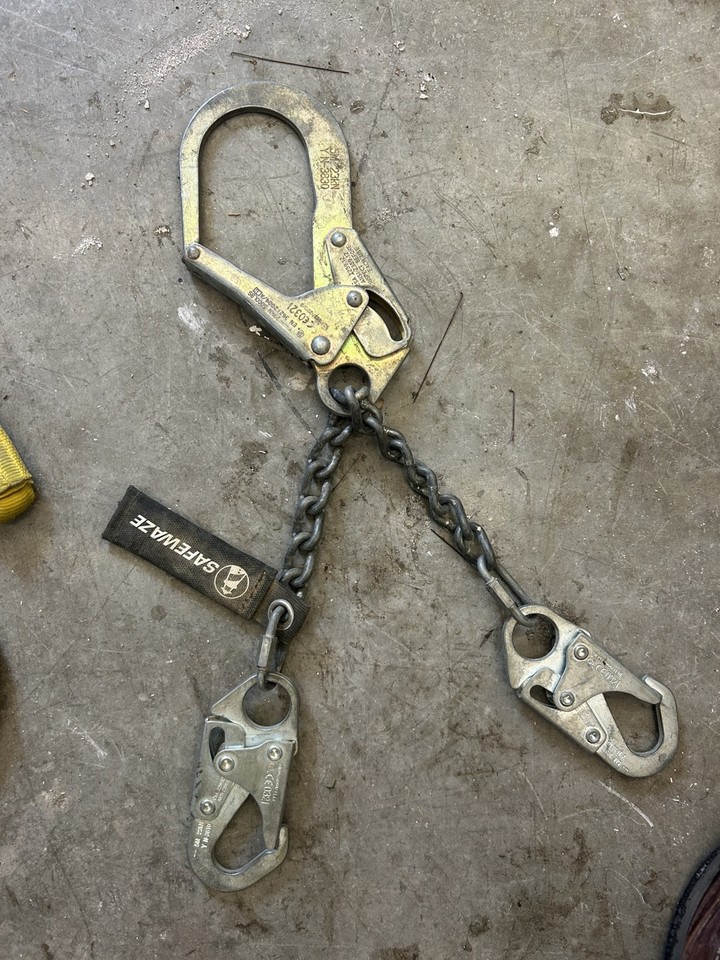 SAFEWAZE Positioning hooks Carpenter Laborer Construction Tradesman ...