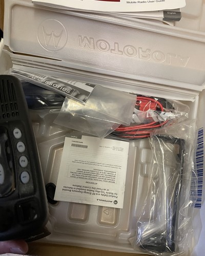 Motorola CDM750 UHF 403-470MHz 25-40 Watt 4 Ch AAM25RKC9AA1AN NEW +prog ...