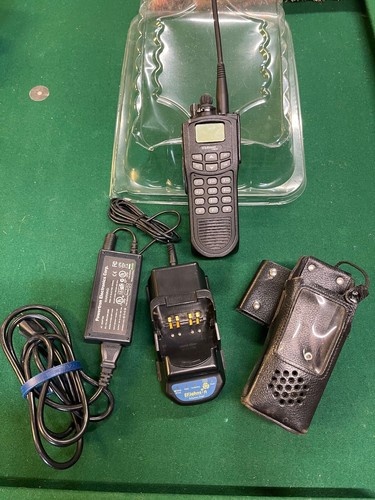 EFJohnson 5100 ES Model III Handheld 2 way Radio with charger and belt ...