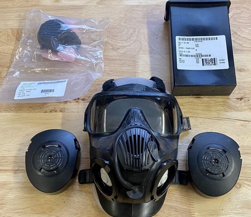 AVON M50 GAS MASK W/Filters/Amplifier U.S. MILITARY/LAW ENFORCEMENT ...