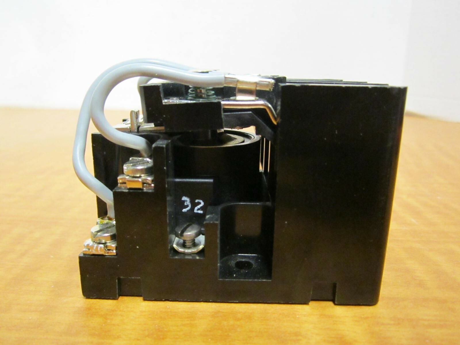 Power Relay 3PDT 120/240VDC 11 Pins 25 Amp 24VDC 15 Coil Rating Silver ...