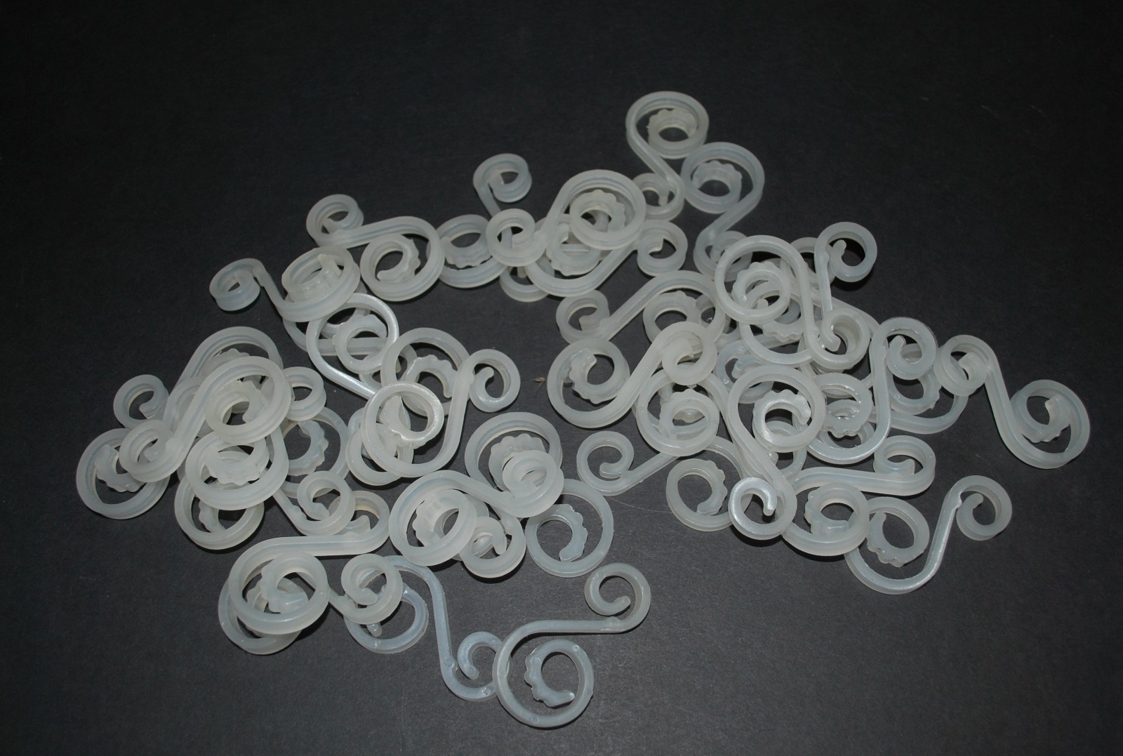 40 EZ HOOK CHRISTMAS LIGHT GUTTER/SHINGLE CLIPS -NO ORIGINAL BOX | eBay