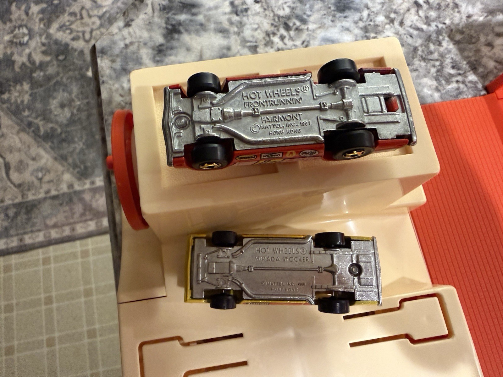 Vintage 1981 Hot Wheels Inside Track Sto & Go Race Set #3808 Complete w ...