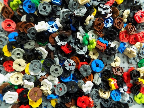 Lego 2x2 Round Plate w/ axel hole 40 pieces picked at random from this ...