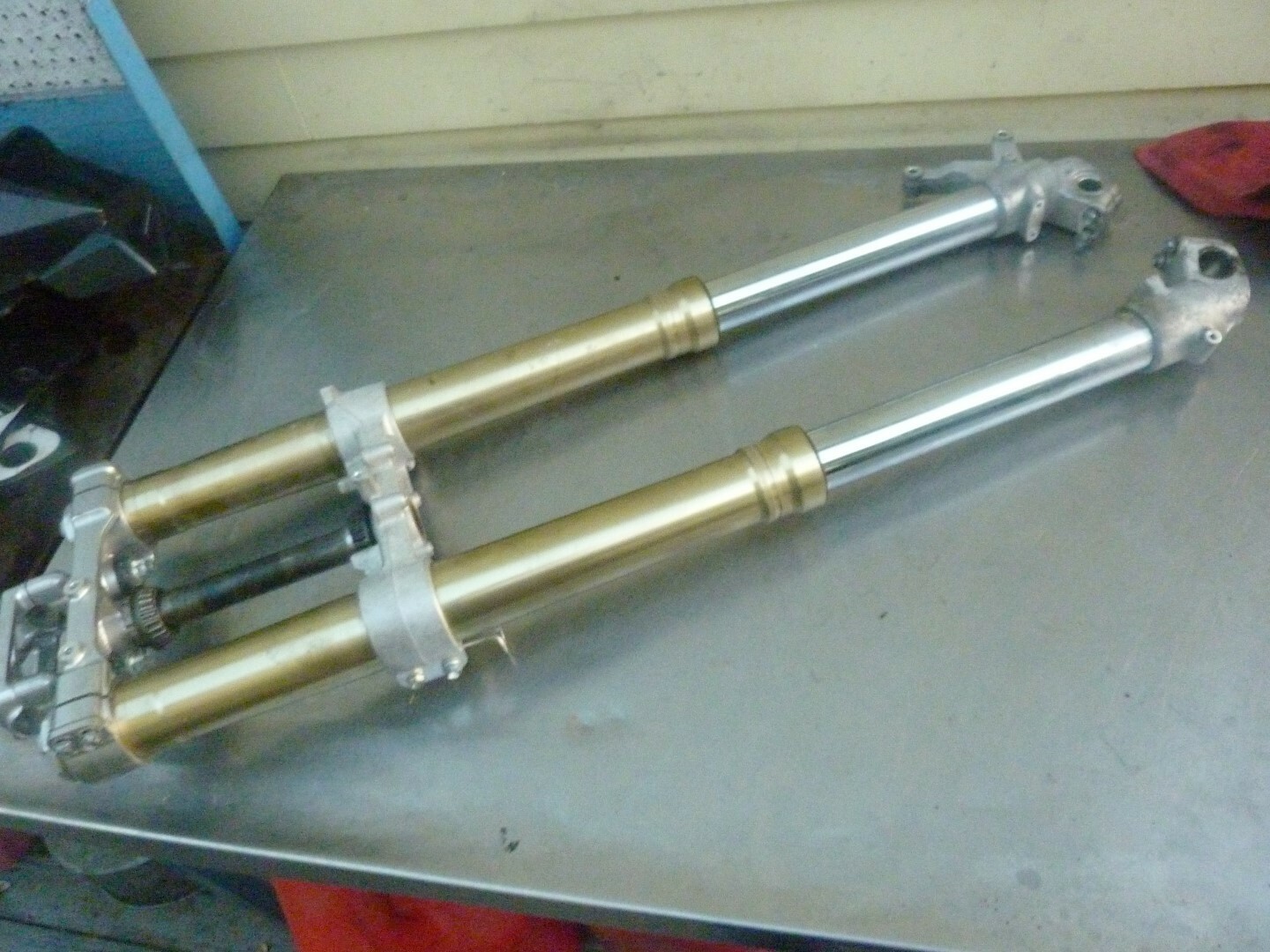 Anyone recognize these front forks? | BMW NineT Forum