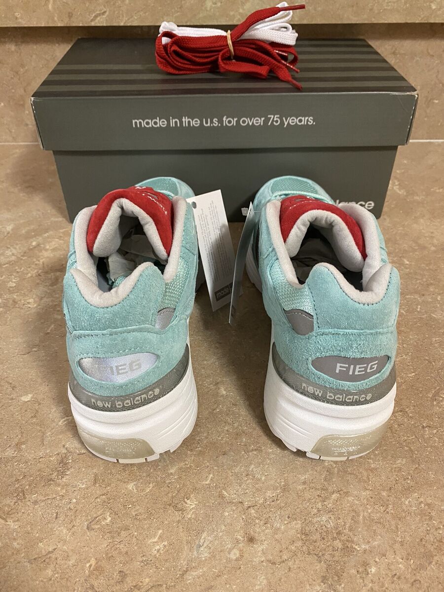 New Balance 992 x KITH Kithmas 2020 Collection Light Reef New Balance 992 x KITH Kithmas 2020 Collection Light Reef