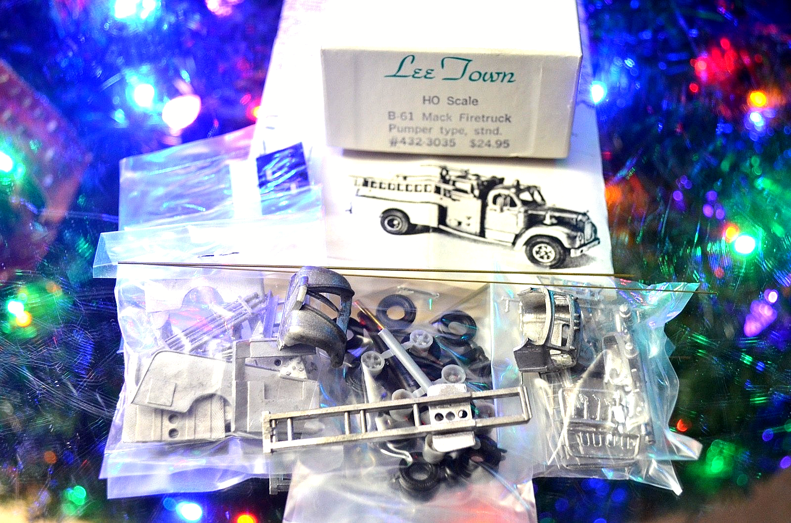 LEE TOWN HO Scale 1970’s Mack B-61 Firetruck Pumper Type 432-3035 Model ...