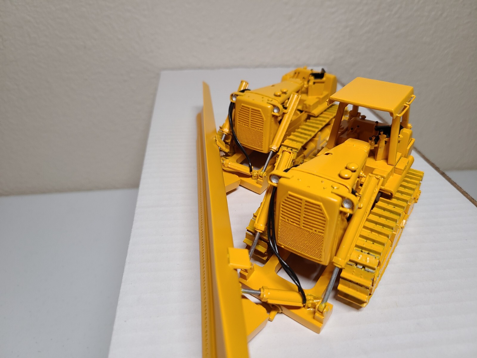 Caterpillar Cat D9G SxS with Angle Blade - EMD 1:50 Scale Model #N113 ...