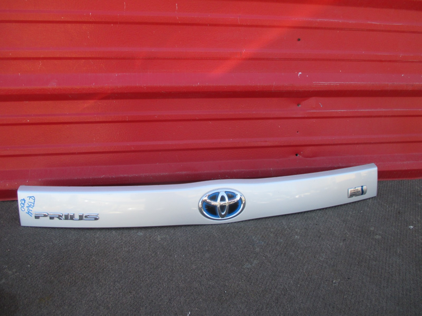 2010 2011 2012 2013 2014 2015 TOYOTA PRIUS TRUNK REAR TAILGATE MOLDING ...