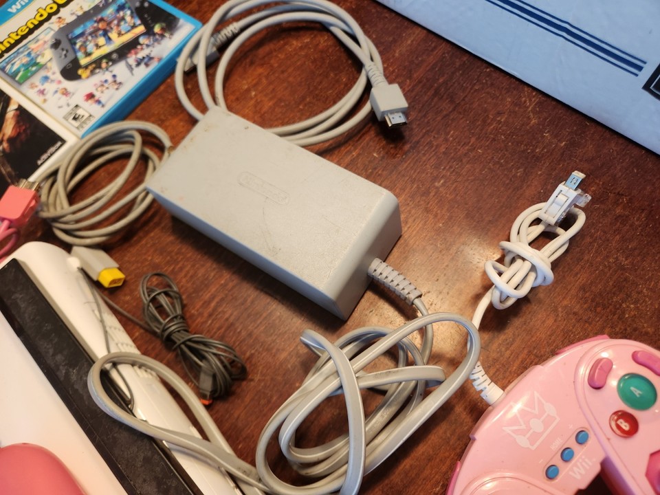 Nintendo Wii U console model WUP-001(02) with multiple controllers and ...