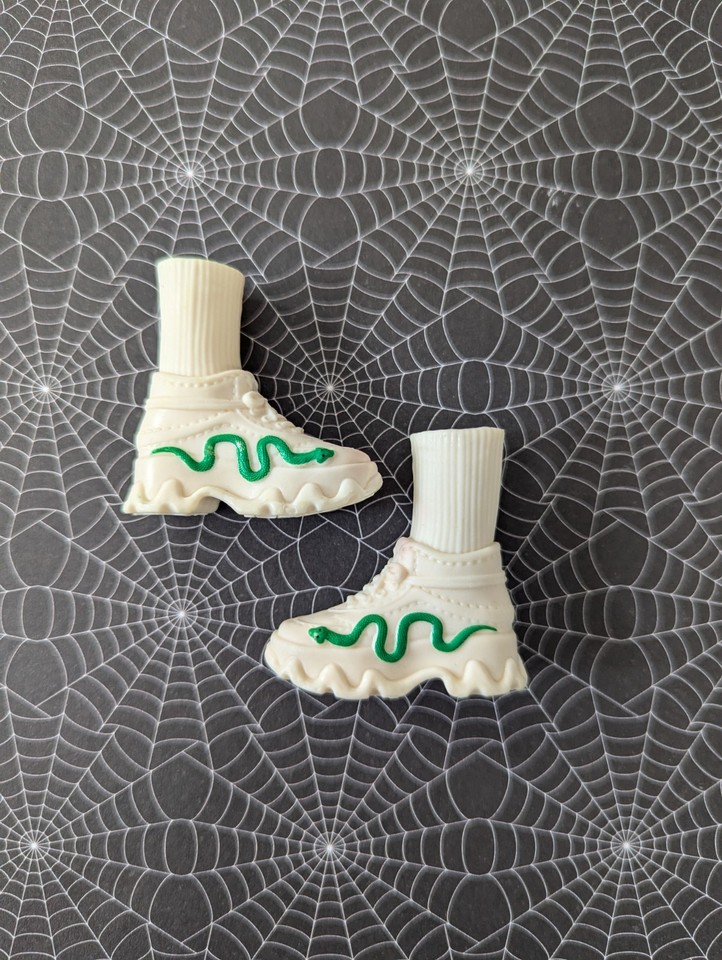 Monster High G3 Ghoul Spirit Deuce Gorgon Doll Shoes Only Pre-owned ...