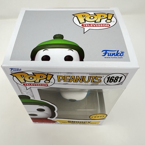 Funko Pop! Peanuts SNOOPY in Blue Puffer Coat #1681 CHASE new with ...
