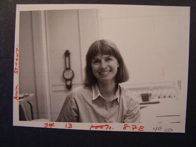Glossy Press Photo 1983 Ann Strawn Executive Director Elm Center for ...