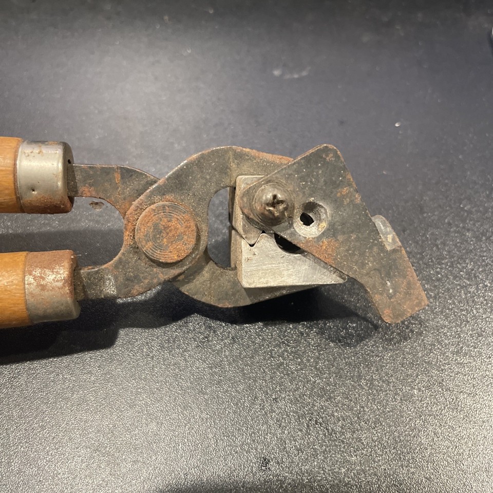 LEE 1-Cavity Bullet Mold 456-220-1R 220 Grain Bullet, .45 Cal black ...