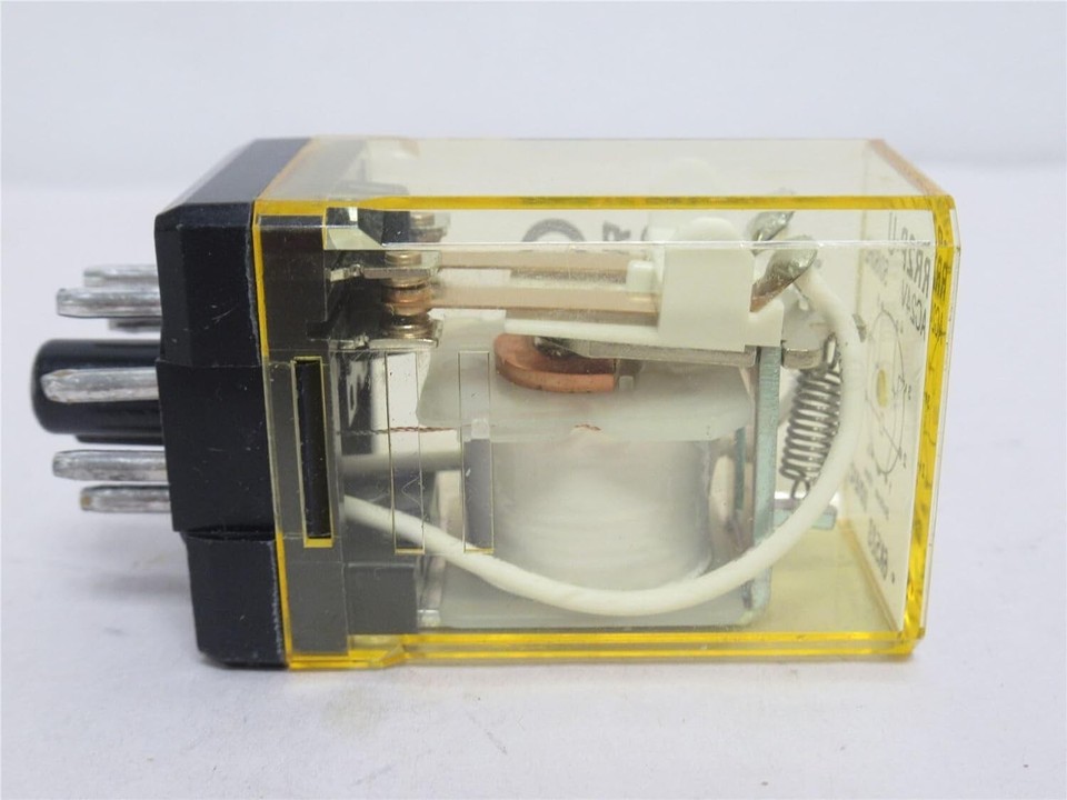 IDEC RR2P-UAC24V Relay, Plug-In, DPDT 10A 24 VAC, 8-Pin Octal, RR ...