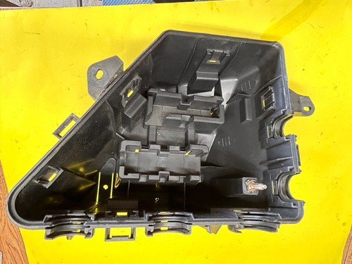 2004 CADILLAC CTS ENGINE FUSE RELAY COMPARTMENT BOX COVER OEM | eBay