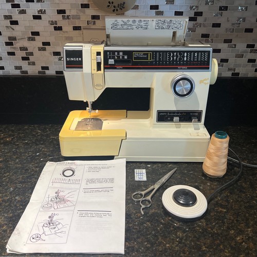 Vintage Singer Sewing Machine Model 6235 with Pedal, Extras And Cover ...