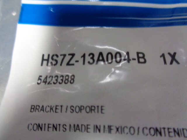 Ford OEM 17-18 Fusion-headlamp Assembly Mount Bracket Right HS7Z13A004B ...