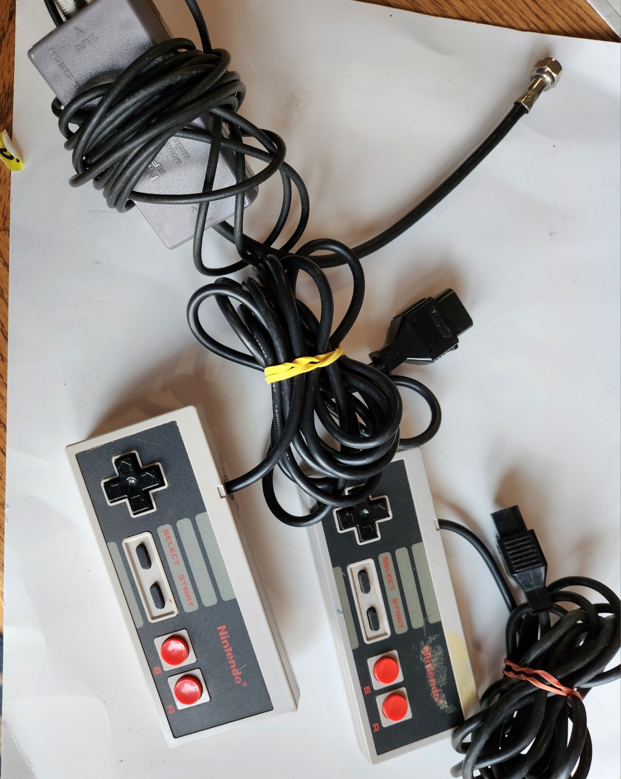 NINTENDO NES CONTROLLERS AND Vintage RF CONECTOR All UNTESTED, BUT LOOK ...