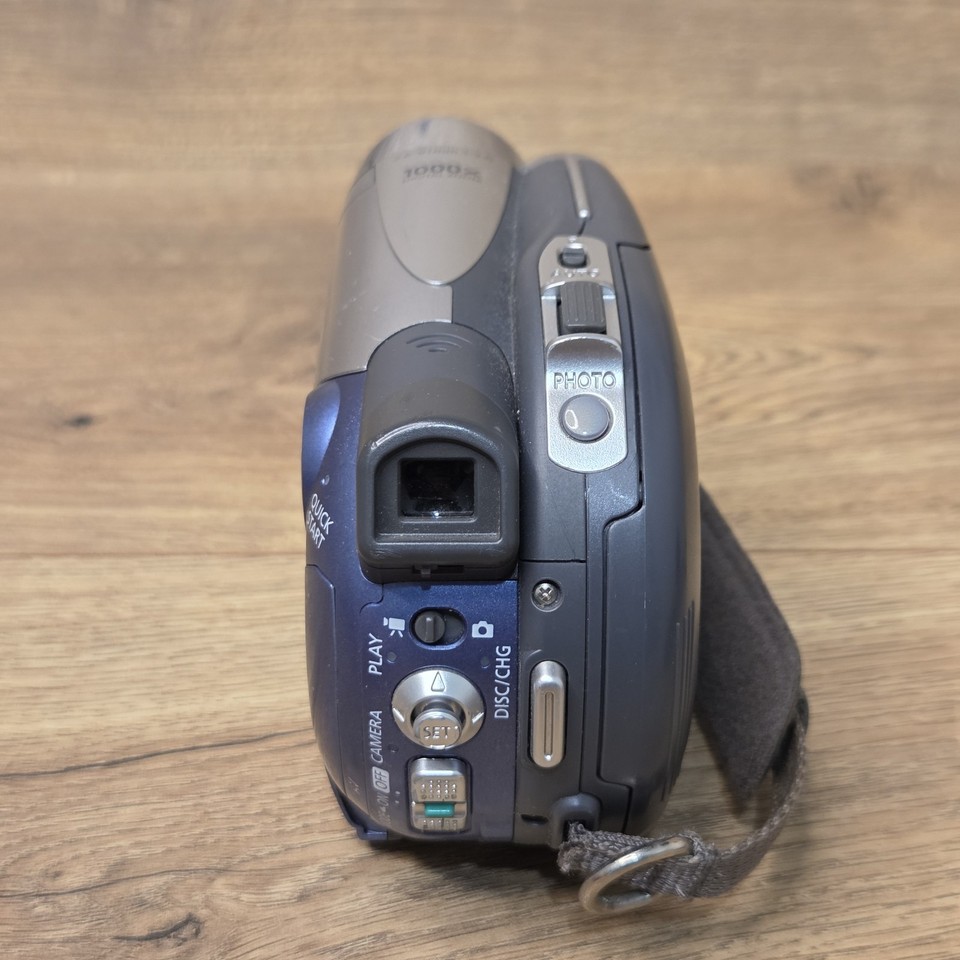 Canon DC210 DVD Camcorder 35x Optical Zoom w/ Charger | eBay