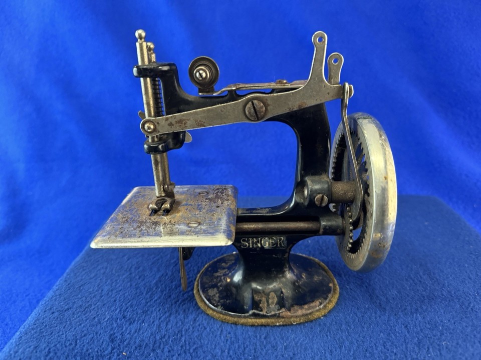 1920s Antique Singer Childs Sewing Machine Model 20 Black Cast Iron Toy ...