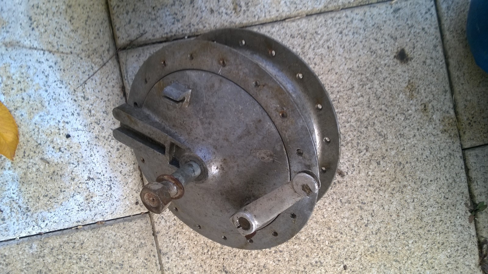 Vollnabe von Oldtimer Motorrad mit Bremshebel und Steckachse$ | eBay.de