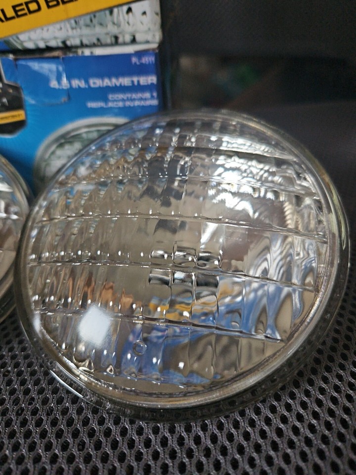 (2) Pilot 4511 Sealed Beam Aviation, Tractor Headlight Bulbs 30W 6V ...