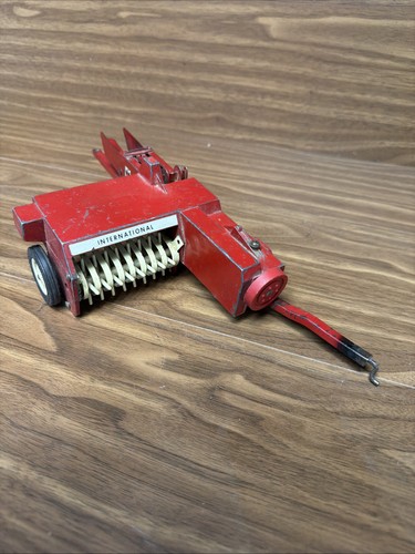 Vintage 1970's ERTL International Harvester 1:16 Square Hay Baler ...