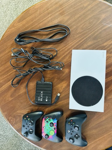 Xbox series S, three controllers (1 wireless and 2 wired). BLACK 2TB ...