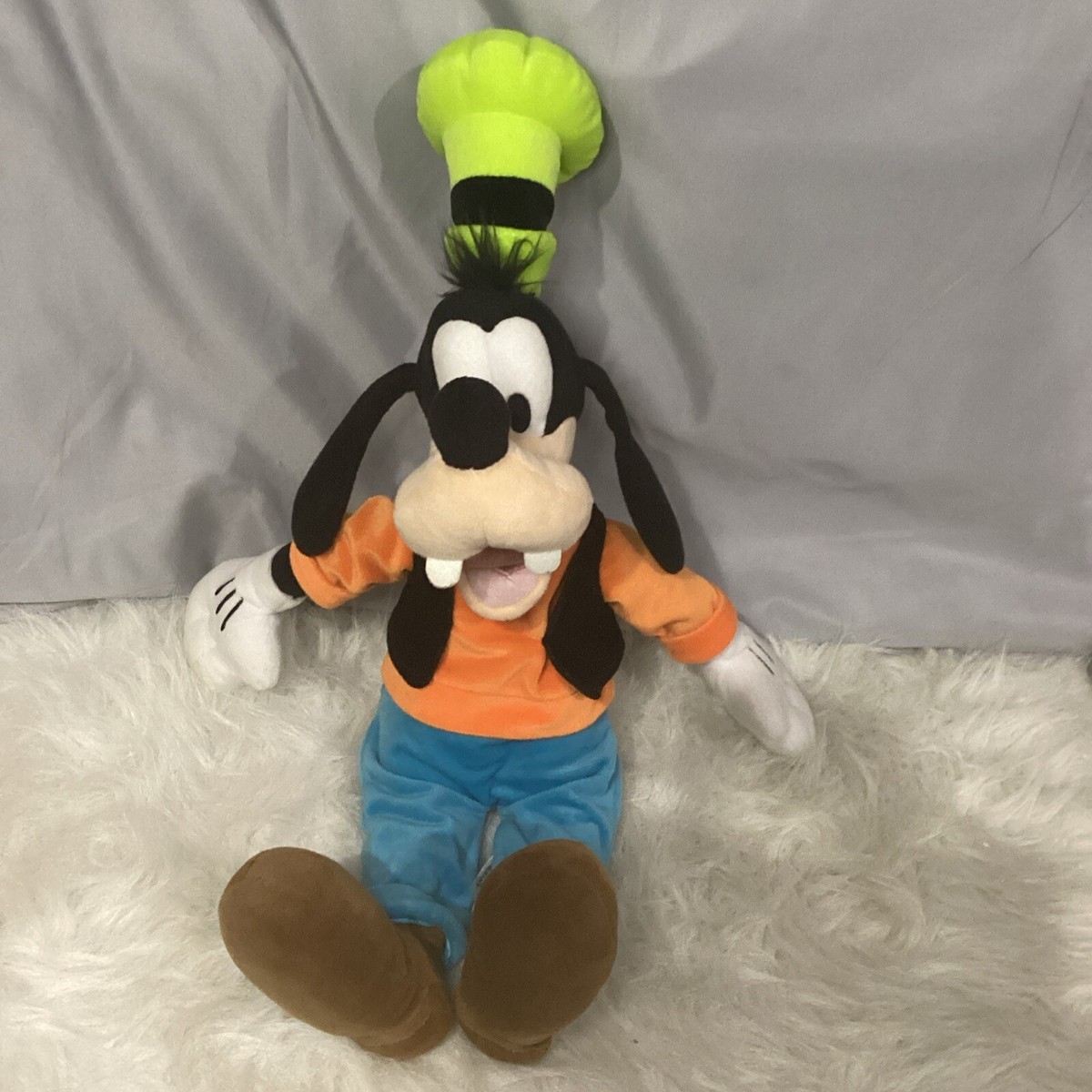 Original Disney Store Exclusive Goofy Plush Stuffed Animal