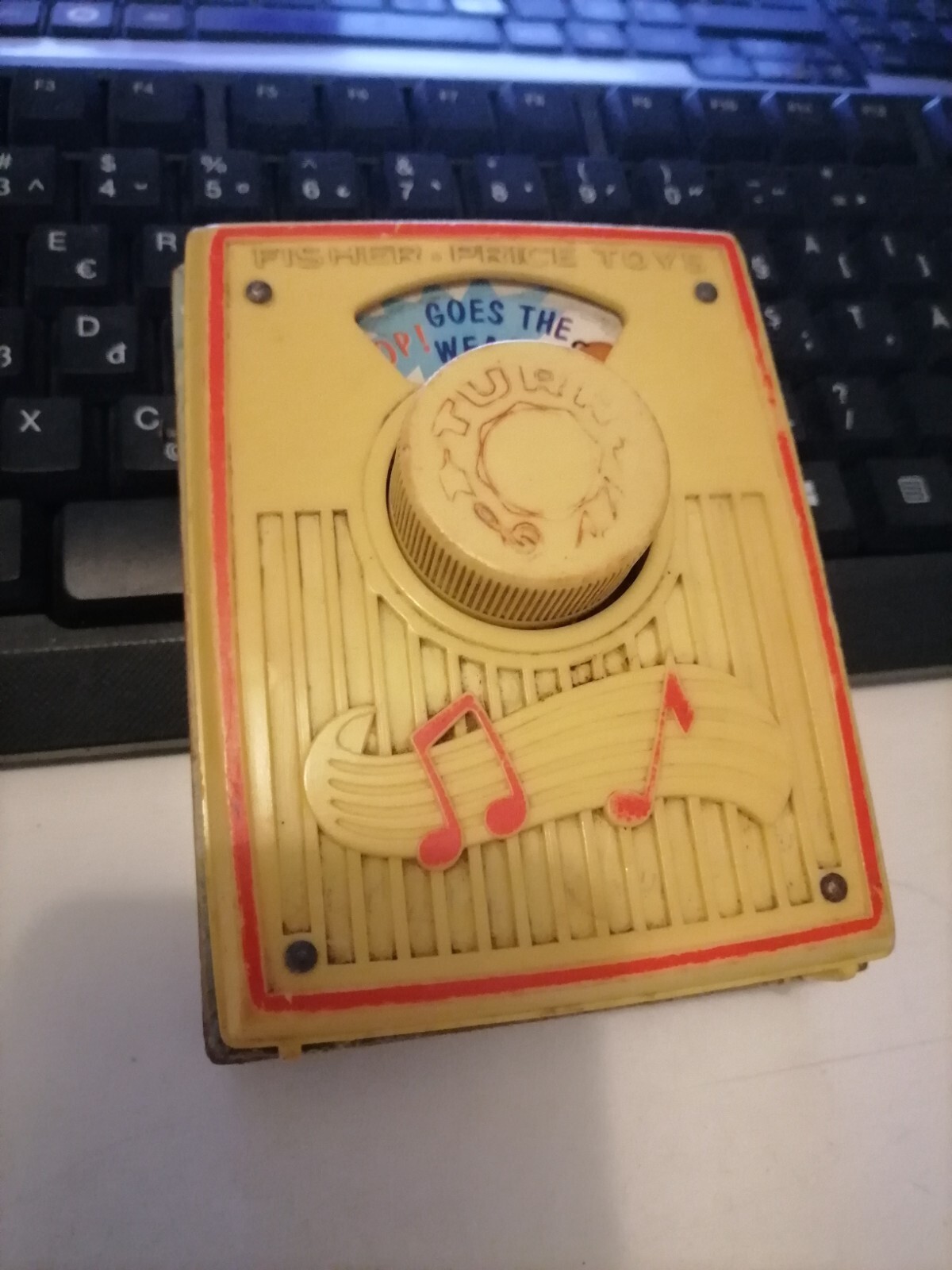 Vintage 1972 Fisher Price 775 Music-Box Pocket Radio ``Pop Goes The ...