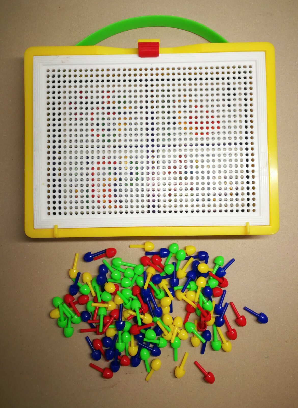 gioco CHIODINI in plastica colorati | eBay