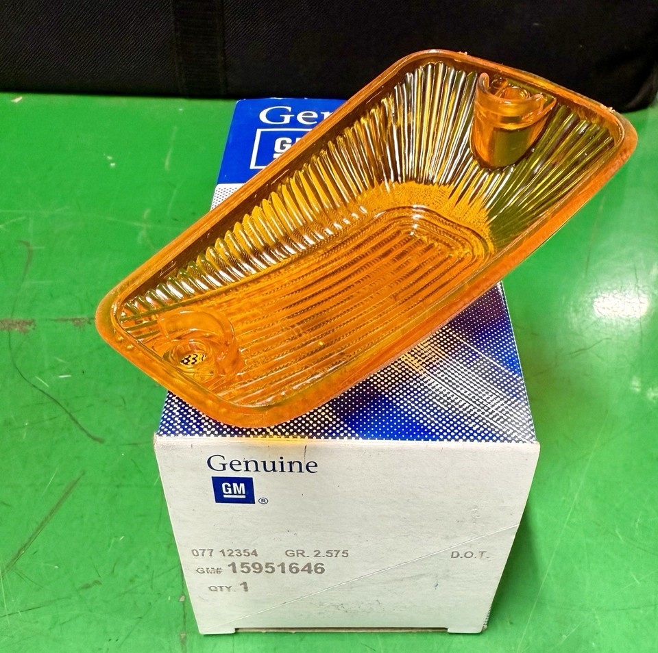 OEM NEW GM 1988-2000 Chevrolet GMC Cab Clearance Interior Light Lens ...