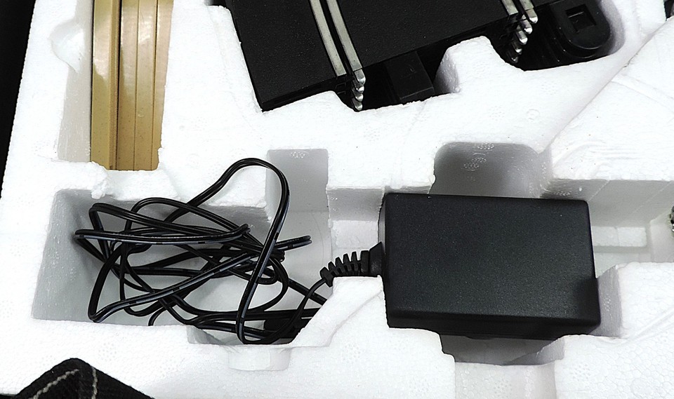 Scalextric 007 Skyfall Racing Games featuring DB5 & Range Rover -Thames ...