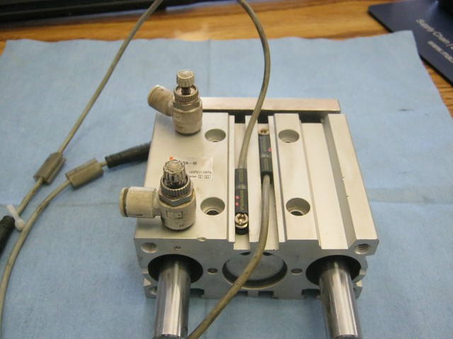 SMC Model MGPL25N-40 Dual Rod Cylinder w/ (2) Turck 4623502 Prox ...