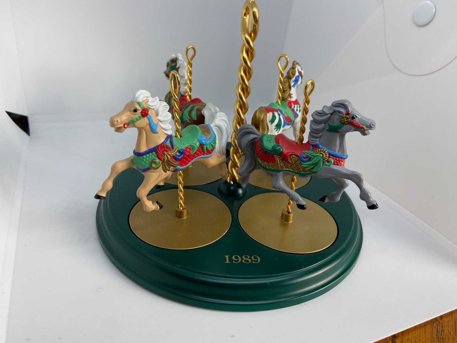 Carousel Hallmark Display Stand + 4 Horses~Merry-Go-Round 1989 Vtg | eBay