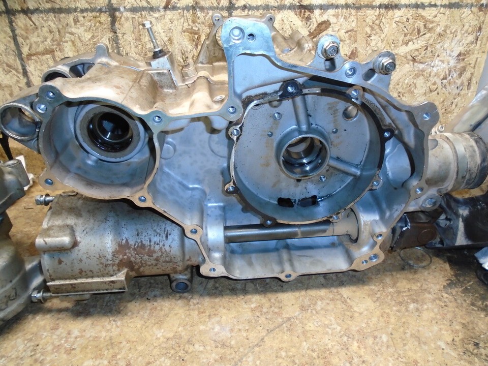 2007 Yamaha Grizzly YFM350 YFM 350 4x4 Engine Motor Case Casing Crank ...