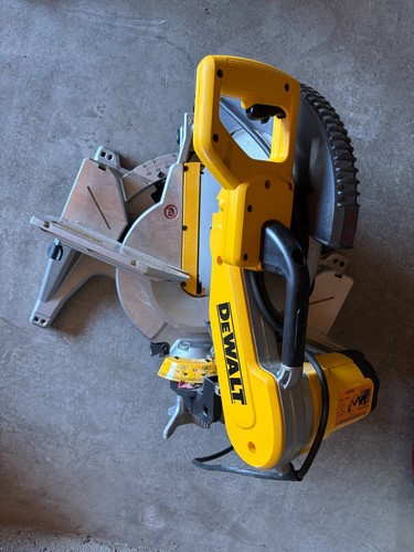 DEWALT Compound Double Bevel Miter Saw 12" 15Amp DWS716 light use ...