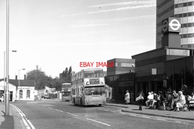 PHOTO 1990 WEST CROYDON BUS STATION A LONDON TRANSPORT DMS IS SEEN ON ...